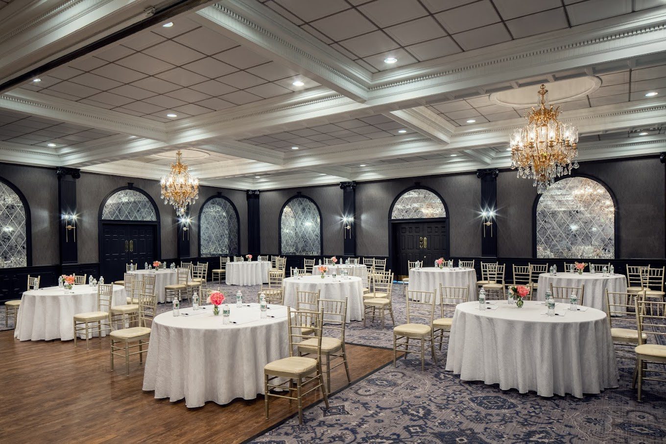 The Madison Hotel: Вишуканість, комфорт і незабутні враження у серці ...
